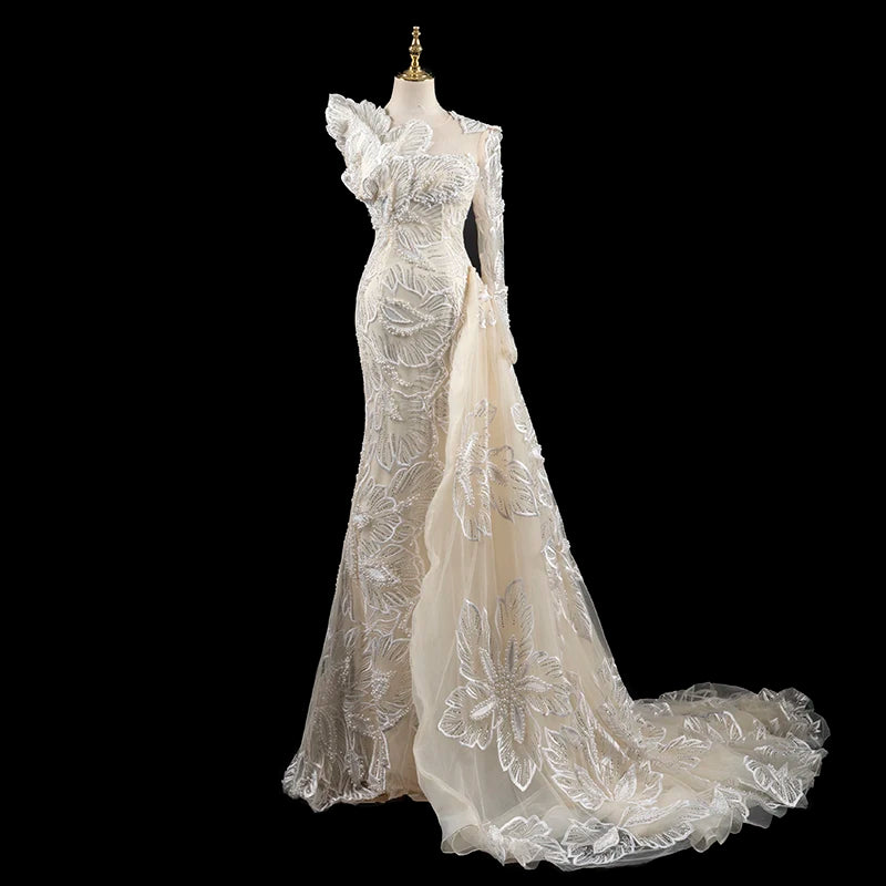 Lace Bridal Gown With Intricate Floral Design on Luulla