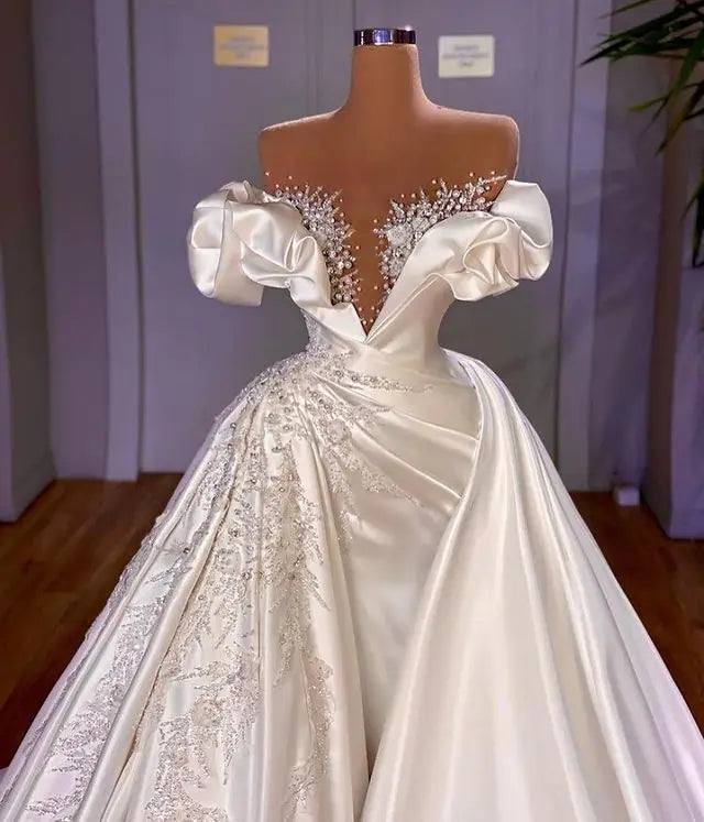 Exquisite Satin Gown With Intricate Lace Design E on Luulla